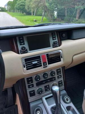 Zaļš Land Rover Range Rover 2006 Viļņa, ar dzinēja tilpumu 2.93 L un nobraukumu 390 tūkst. km par 5500 €, foto 23 vietnē AUTOMOTO.COM.LV