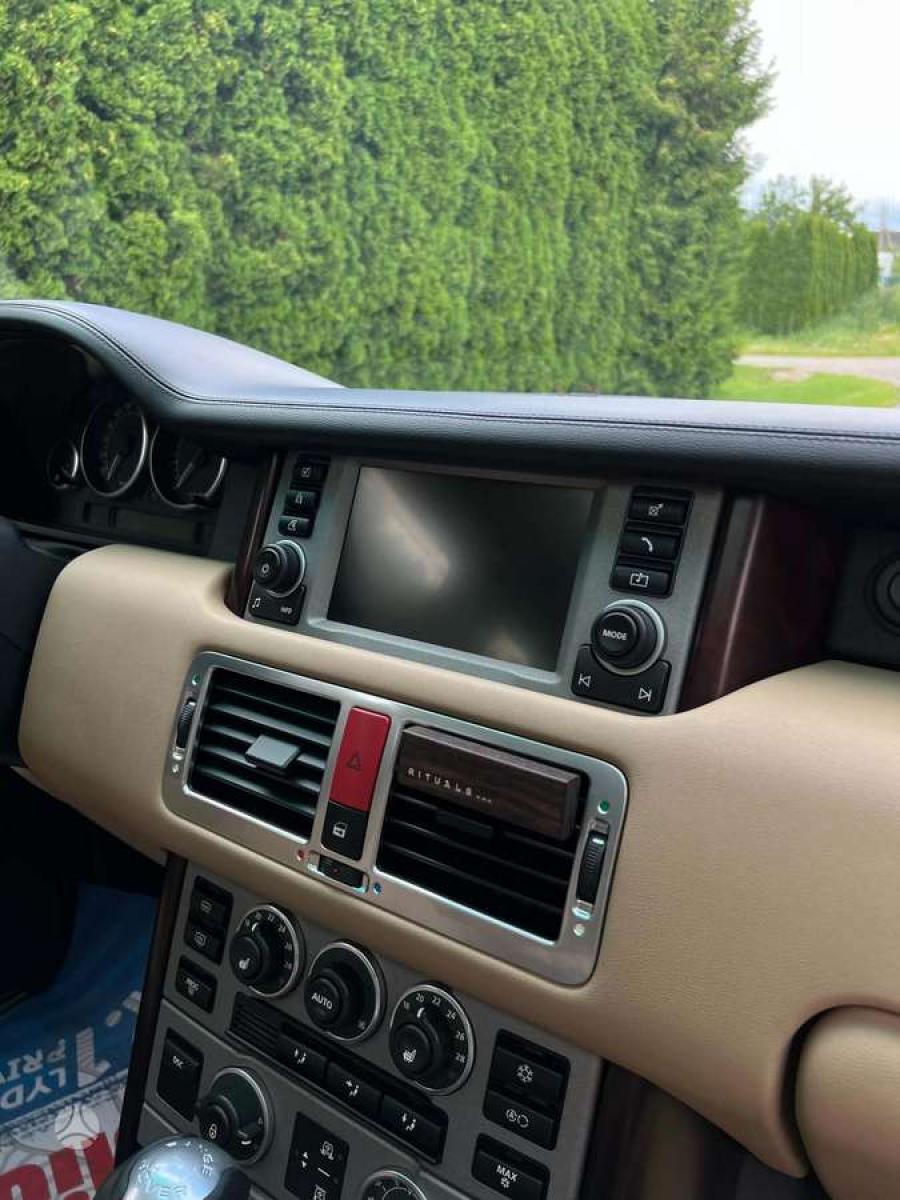 Zaļš Land Rover Range Rover 2006 Viļņa, ar dzinēja tilpumu 2.93 L un nobraukumu 390 tūkst. km par 5500 €, foto 27 vietnē AUTOMOTO.COM.LV