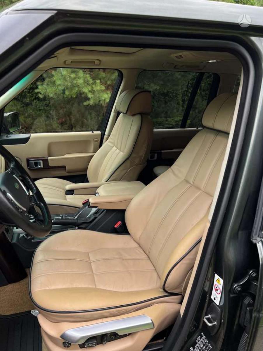 Zaļš Land Rover Range Rover 2006 Viļņa, ar dzinēja tilpumu 2.93 L un nobraukumu 390 tūkst. km par 5500 €, foto 30 vietnē AUTOMOTO.COM.LV