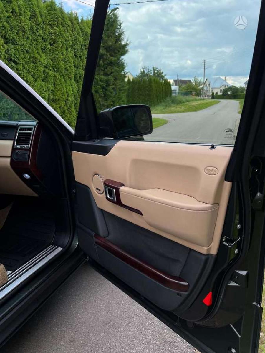 Zaļš Land Rover Range Rover 2006 Viļņa, ar dzinēja tilpumu 2.93 L un nobraukumu 390 tūkst. km par 5500 €, foto 39 vietnē AUTOMOTO.COM.LV
