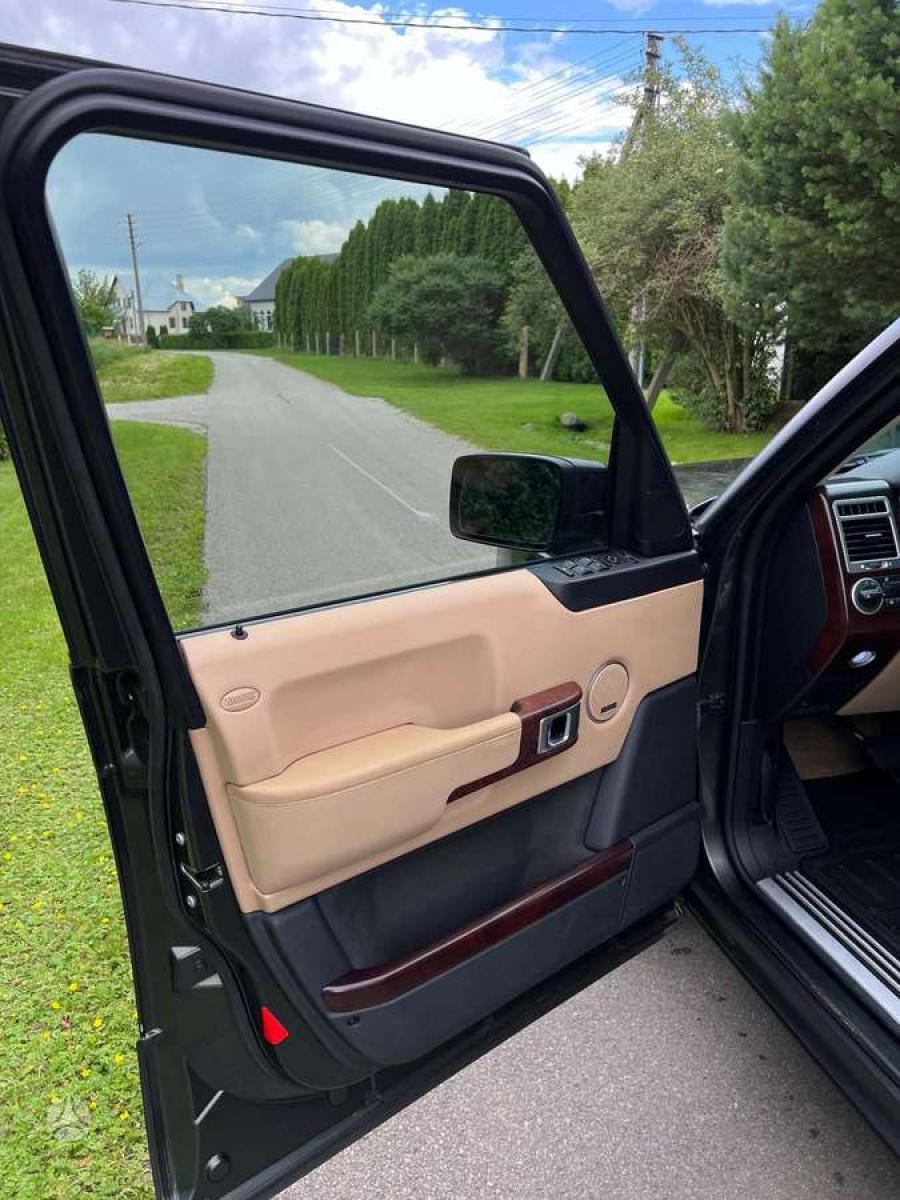 Zaļš Land Rover Range Rover 2006 Viļņa, ar dzinēja tilpumu 2.93 L un nobraukumu 390 tūkst. km par 5500 €, foto 41 vietnē AUTOMOTO.COM.LV