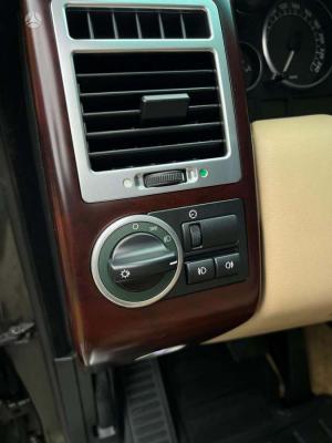 Zaļš Land Rover Range Rover 2006 Viļņa, ar dzinēja tilpumu 2.93 L un nobraukumu 390 tūkst. km par 5500 €, foto 47 vietnē AUTOMOTO.COM.LV