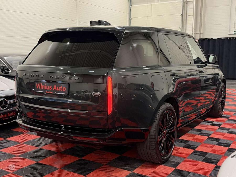 Zaļš Land Rover Range Rover 2023 Viļņa, ar dzinēja tilpumu 4.40 L un nobraukumu 47 tūkst. km par 166990 €, foto 5 vietnē AUTOMOTO.COM.LV