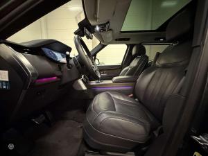 Zaļš Land Rover Range Rover 2023 Viļņa, ar dzinēja tilpumu 4.40 L un nobraukumu 47 tūkst. km par 166990 €, foto 16 vietnē AUTOMOTO.COM.LV