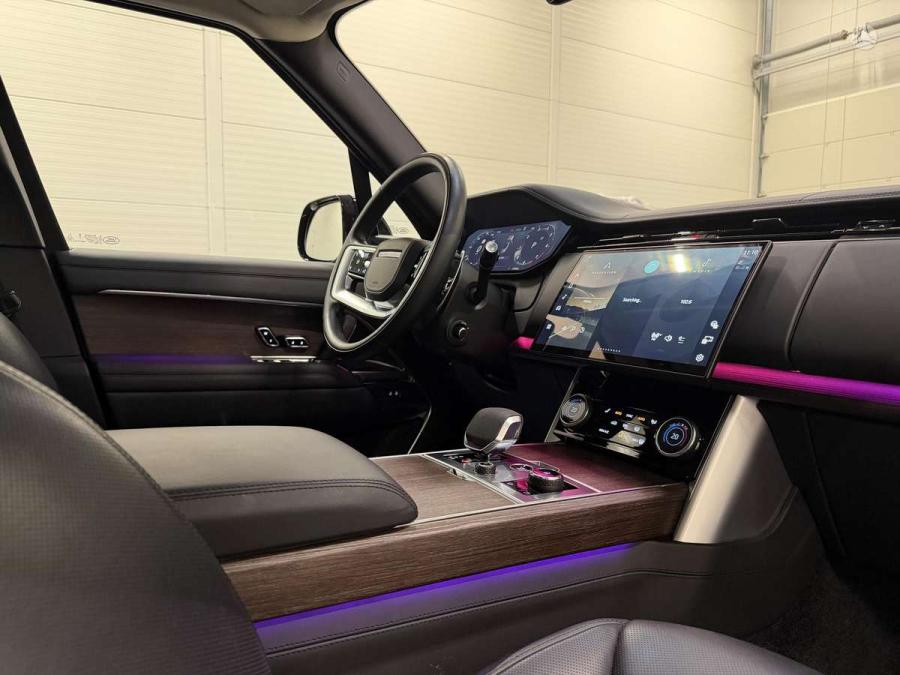 Zaļš Land Rover Range Rover 2023 Viļņa, ar dzinēja tilpumu 4.40 L un nobraukumu 47 tūkst. km par 166990 €, foto 19 vietnē AUTOMOTO.COM.LV