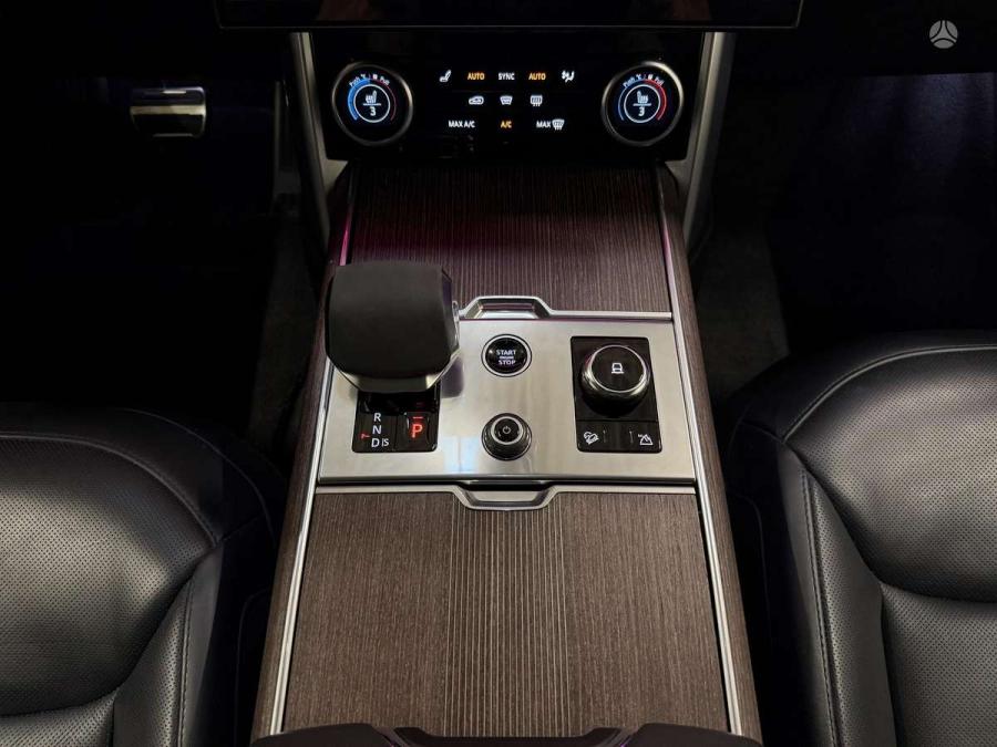 Zaļš Land Rover Range Rover 2023 Viļņa, ar dzinēja tilpumu 4.40 L un nobraukumu 47 tūkst. km par 166990 €, foto 25 vietnē AUTOMOTO.COM.LV