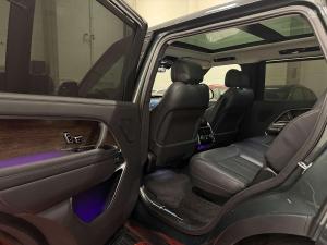 Zaļš Land Rover Range Rover 2023 Viļņa, ar dzinēja tilpumu 4.40 L un nobraukumu 47 tūkst. km par 166990 €, foto 33 vietnē AUTOMOTO.COM.LV