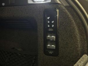Zaļš Land Rover Range Rover 2023 Viļņa, ar dzinēja tilpumu 4.40 L un nobraukumu 47 tūkst. km par 166990 €, foto 38 vietnē AUTOMOTO.COM.LV