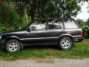 Pelēks Land Rover Range Rover 1996 Ventspils, ar dzinēja tilpumu 2.50 L un nobraukumu 214 tūkst. km par 2100 €, foto  vietnē AUTOMOTO.COM.LV