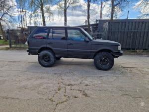 Pelēks Land Rover Range Rover 1998 Panevēža, ar dzinēja tilpumu 2.50 L un nobraukumu 300 tūkst. km par 3600 €, foto 4 vietnē AUTOMOTO.COM.LV