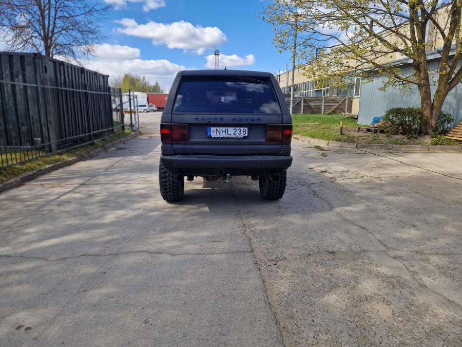 Pelēks Land Rover Range Rover 1998 Panevēža, ar dzinēja tilpumu 2.50 L un nobraukumu 300 tūkst. km par 3600 €, foto 6 vietnē AUTOMOTO.COM.LV