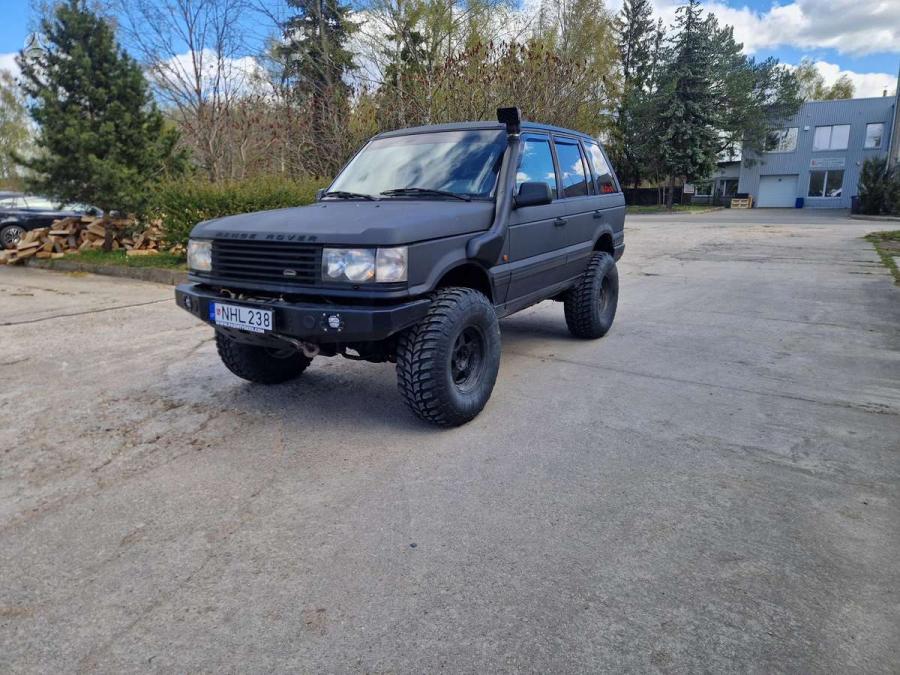 Pelēks Land Rover Range Rover 1998 Panevēža, ar dzinēja tilpumu 2.50 L un nobraukumu 300 tūkst. km par 3600 €, foto 9 vietnē AUTOMOTO.COM.LV