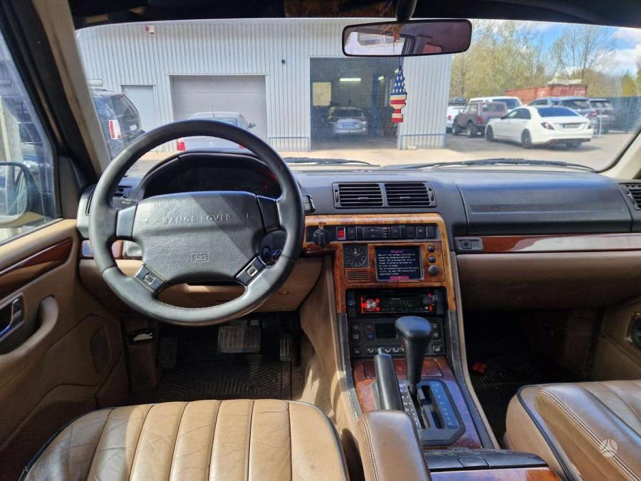 Pelēks Land Rover Range Rover 1998 Panevēža, ar dzinēja tilpumu 2.50 L un nobraukumu 300 tūkst. km par 3600 €, foto 10 vietnē AUTOMOTO.COM.LV