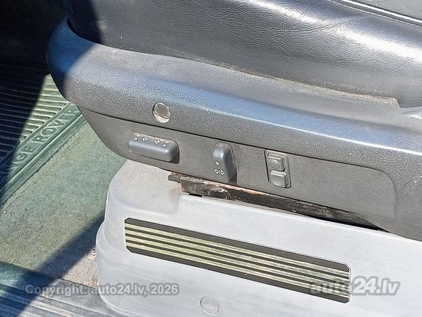 Pelēks Land Rover Range Rover 2000 Rīga, ar dzinēja tilpumu 2.50 L un nobraukumu 343 tūkst. km par 5950 €, foto 7 vietnē AUTOMOTO.COM.LV