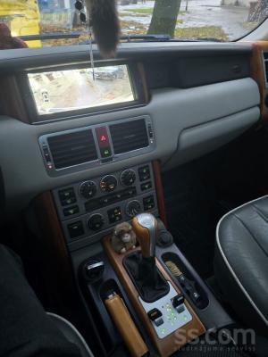 Grey Land Rover Range Rover 2002 in Riga, with an engine capacity of 3.00 L and mileage of 281 thousand km for 5990 €, photo 8 on AUTOMOTO.COM.LV