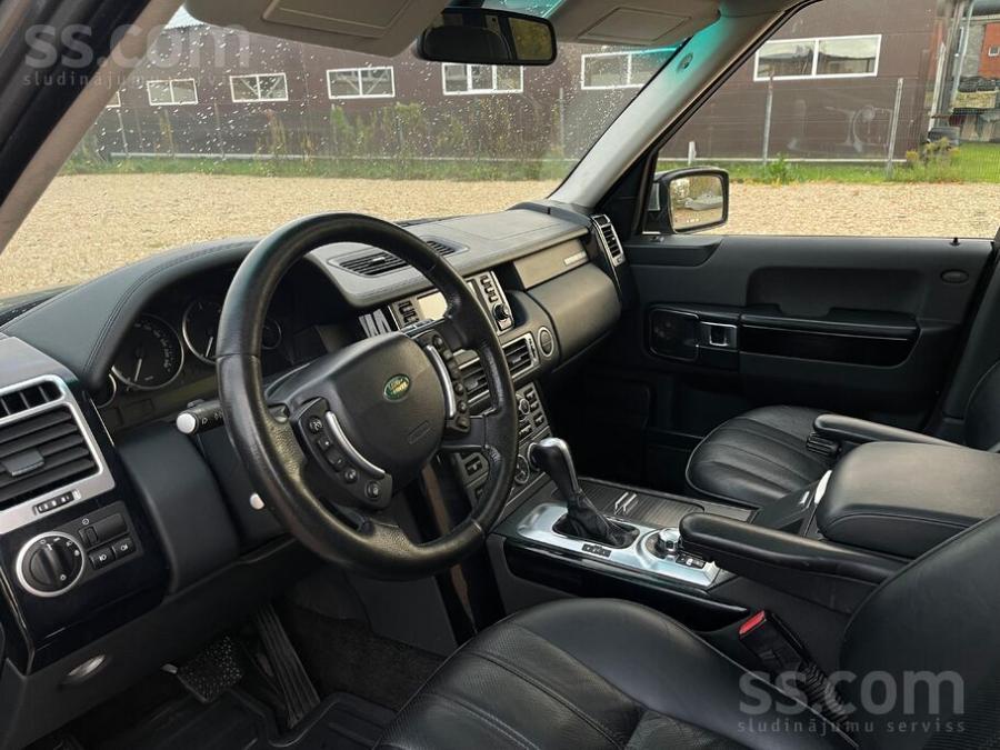 Pelēks Land Rover Range Rover 2006 Rīga, ar dzinēja tilpumu 3.60 L un nobraukumu 330 tūkst. km par 6850 €, foto 14 vietnē AUTOMOTO.COM.LV
