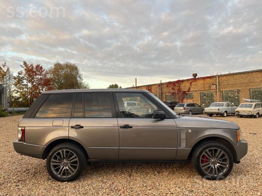 Pelēks Land Rover Range Rover 2006 Rīga, ar dzinēja tilpumu 3.60 L un nobraukumu 330 tūkst. km par 6850 €, foto 15 vietnē AUTOMOTO.COM.LV
