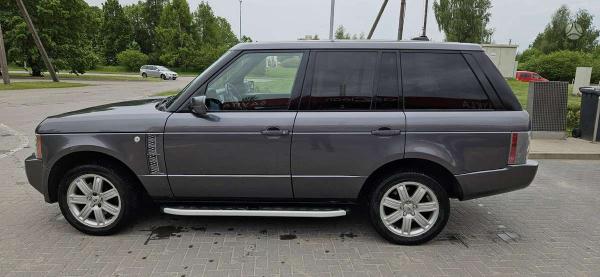 Pelēks Land Rover Range Rover 2006 Viļņa, ar dzinēja tilpumu 4.40 L un nobraukumu 295 tūkst. km par 7400 €, foto 4 vietnē AUTOMOTO.COM.LV