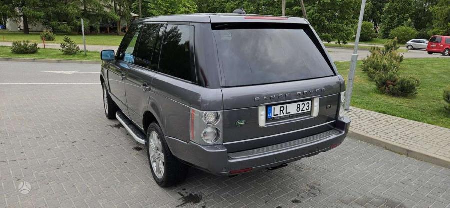 Pelēks Land Rover Range Rover 2006 Viļņa, ar dzinēja tilpumu 4.40 L un nobraukumu 295 tūkst. km par 7400 €, foto 5 vietnē AUTOMOTO.COM.LV