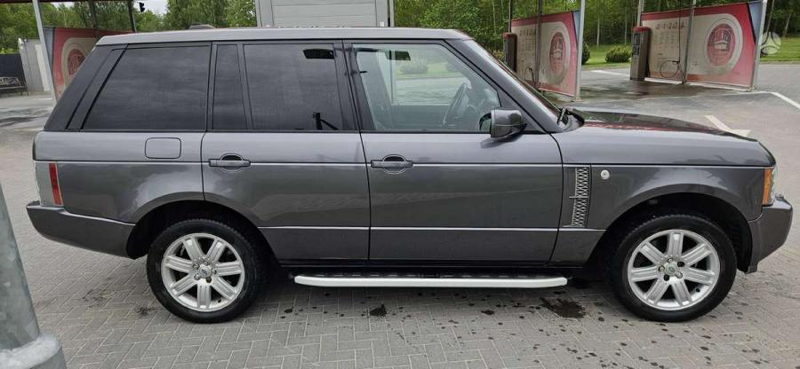 Pelēks Land Rover Range Rover 2006 Viļņa, ar dzinēja tilpumu 4.40 L un nobraukumu 295 tūkst. km par 7400 €, foto 8 vietnē AUTOMOTO.COM.LV