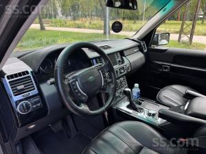 Pelēks Land Rover Range Rover 2006 Rīga, ar dzinēja tilpumu 3.60 L un nobraukumu 335 tūkst. km par 3950 €, foto 7 vietnē AUTOMOTO.COM.LV
