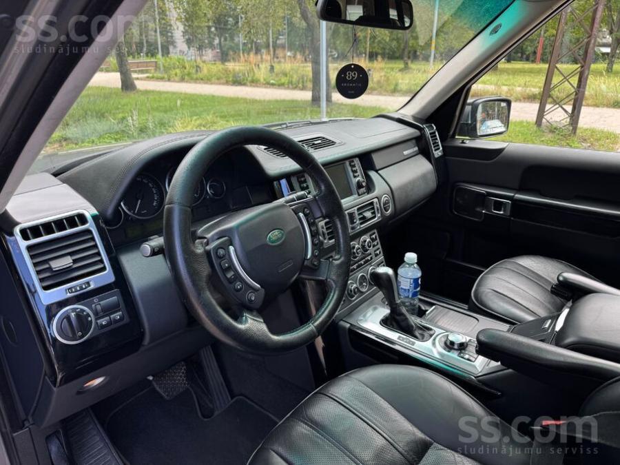 Pelēks Land Rover Range Rover 2006 Rīga, ar dzinēja tilpumu 3.60 L un nobraukumu 335 tūkst. km par 3950 €, foto 7 vietnē AUTOMOTO.COM.LV