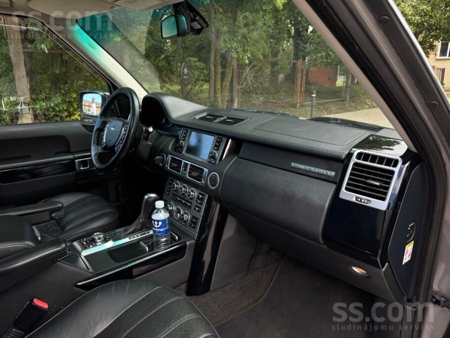 Pelēks Land Rover Range Rover 2006 Rīga, ar dzinēja tilpumu 3.60 L un nobraukumu 335 tūkst. km par 3950 €, foto 11 vietnē AUTOMOTO.COM.LV