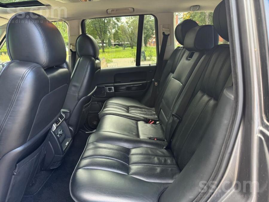 Pelēks Land Rover Range Rover 2006 Rīga, ar dzinēja tilpumu 3.60 L un nobraukumu 335 tūkst. km par 3950 €, foto 14 vietnē AUTOMOTO.COM.LV