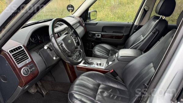 Pelēks Land Rover Range Rover 2007 Rīga, ar dzinēja tilpumu 3.60 L un nobraukumu 268 tūkst. km par 4500 €, foto 6 vietnē AUTOMOTO.COM.LV