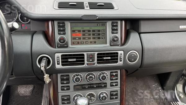 Pelēks Land Rover Range Rover 2007 Rīga, ar dzinēja tilpumu 3.60 L un nobraukumu 268 tūkst. km par 4500 €, foto 11 vietnē AUTOMOTO.COM.LV