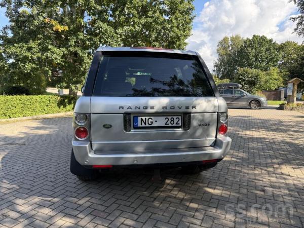 Pelēks Land Rover Range Rover 2008 Rīga, ar dzinēja tilpumu 3.60 L un nobraukumu 304 tūkst. km par 5990 €, foto 4 vietnē AUTOMOTO.COM.LV