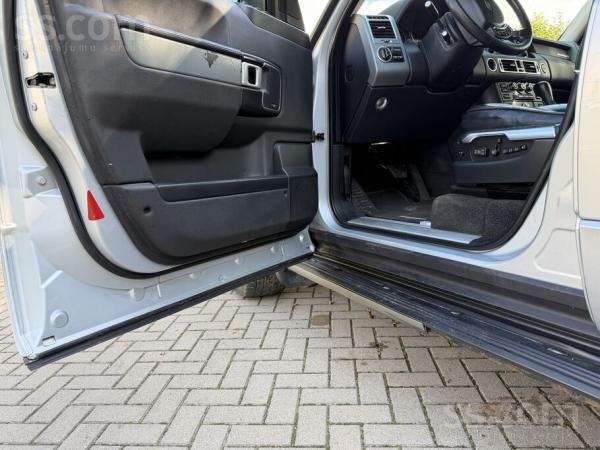 Pelēks Land Rover Range Rover 2008 Rīga, ar dzinēja tilpumu 3.60 L un nobraukumu 304 tūkst. km par 5990 €, foto 8 vietnē AUTOMOTO.COM.LV