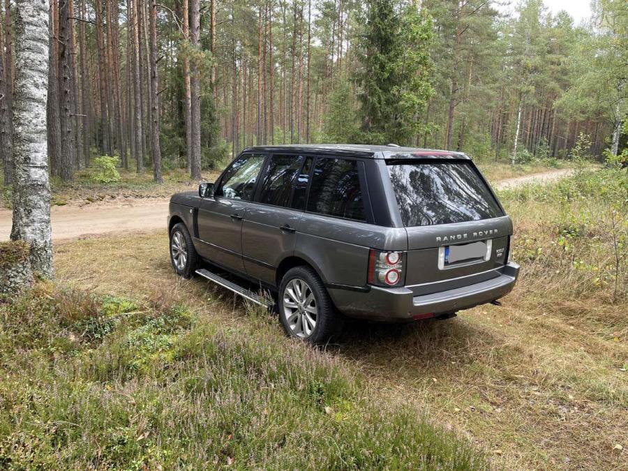Pelēks Land Rover Range Rover 2010 Kauņa, ar dzinēja tilpumu 3.63 L un nobraukumu 310 tūkst. km par 11800 €, foto 7 vietnē AUTOMOTO.COM.LV