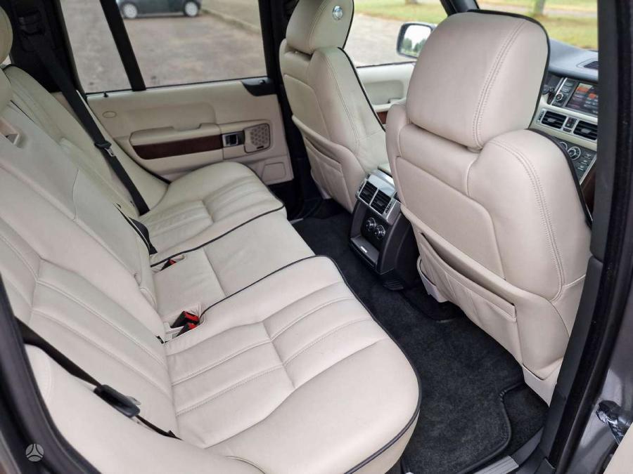 Pelēks Land Rover Range Rover 2010 Kauņa, ar dzinēja tilpumu 3.63 L un nobraukumu 310 tūkst. km par 11800 €, foto 9 vietnē AUTOMOTO.COM.LV