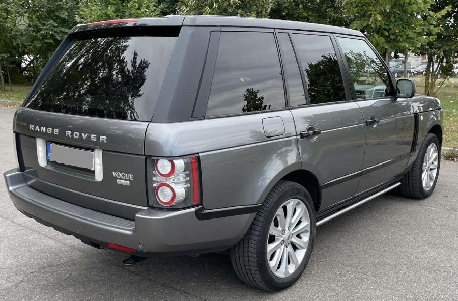 Pelēks Land Rover Range Rover 2010 Kauņa, ar dzinēja tilpumu 3.63 L un nobraukumu 310 tūkst. km par 11800 €, foto 11 vietnē AUTOMOTO.COM.LV