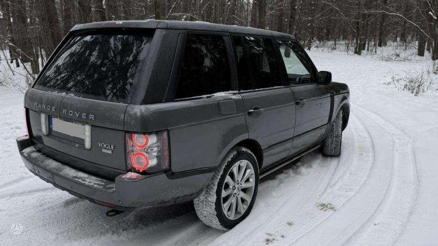 Pelēks Land Rover Range Rover 2010 Kauņa, ar dzinēja tilpumu 3.63 L un nobraukumu 310 tūkst. km par 11800 €, foto 13 vietnē AUTOMOTO.COM.LV