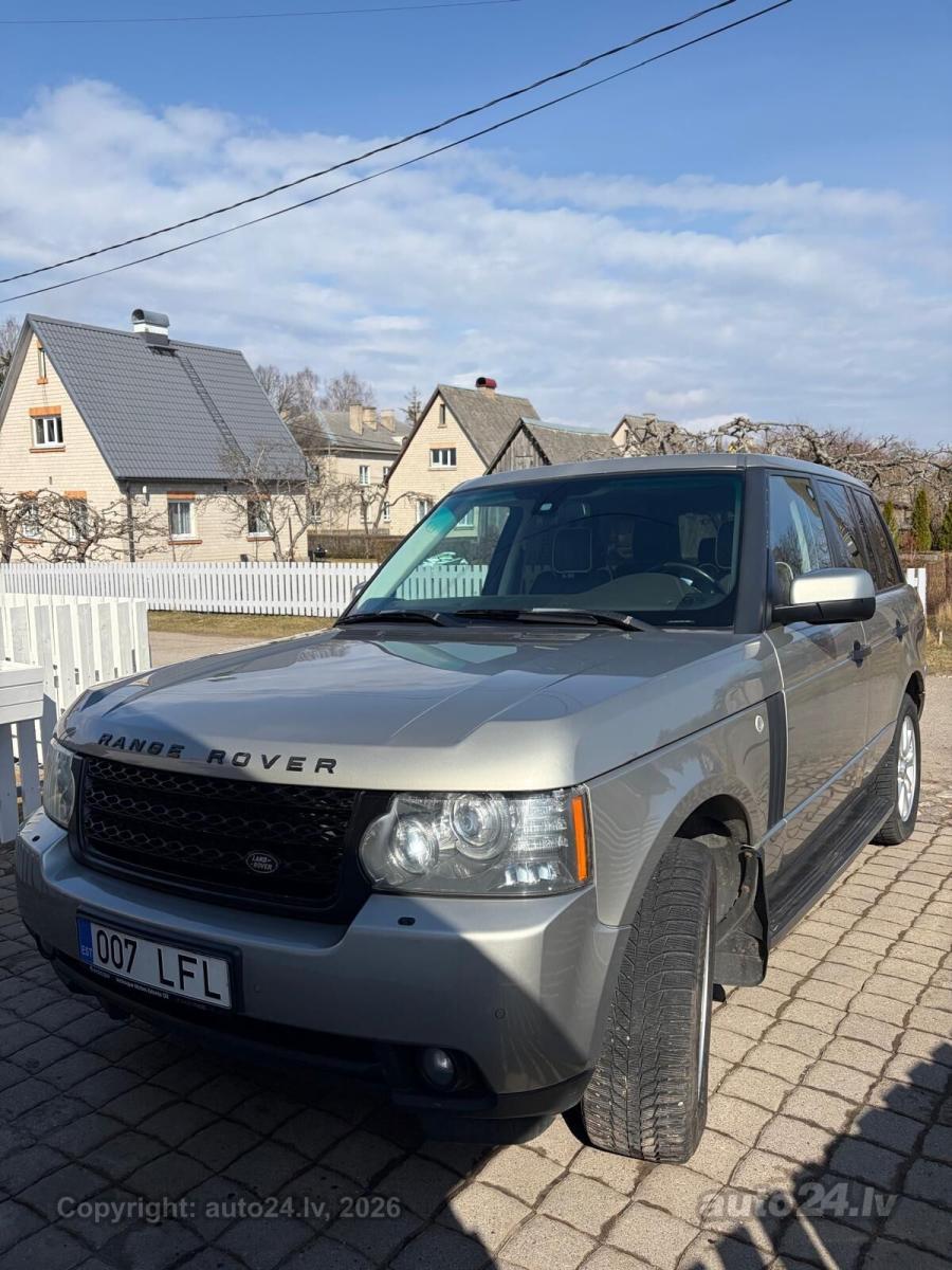 Pelēks Land Rover Range Rover 2010 Pērnava, ar dzinēja tilpumu 3.60 L un nobraukumu 239 tūkst. km par 10900 €, foto 1 vietnē AUTOMOTO.COM.LV