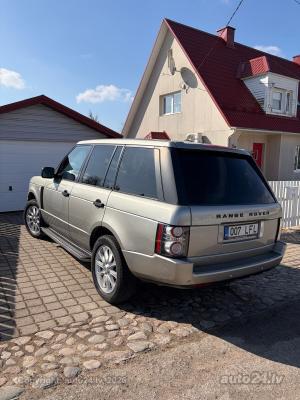 Pelēks Land Rover Range Rover 2010 Pērnava, ar dzinēja tilpumu 3.60 L un nobraukumu 239 tūkst. km par 10900 €, foto 3 vietnē AUTOMOTO.COM.LV