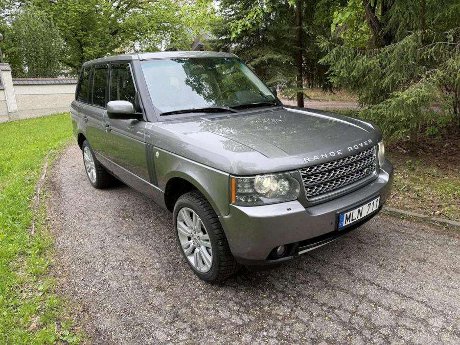 Pelēks Land Rover Range Rover 2010 Jonava, ar dzinēja tilpumu 3.60 L un nobraukumu 320 tūkst. km par 8650 €, foto 3 vietnē AUTOMOTO.COM.LV