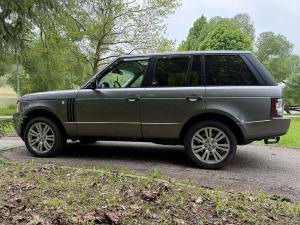 Pelēks Land Rover Range Rover 2010 Jonava, ar dzinēja tilpumu 3.60 L un nobraukumu 320 tūkst. km par 8650 €, foto 6 vietnē AUTOMOTO.COM.LV