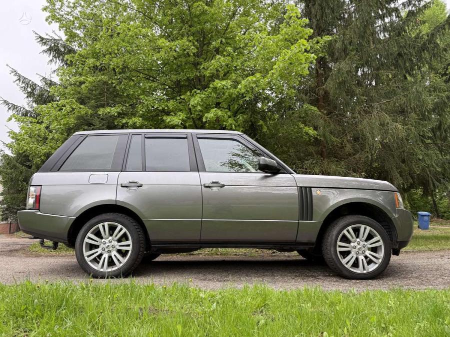 Pelēks Land Rover Range Rover 2010 Jonava, ar dzinēja tilpumu 3.60 L un nobraukumu 320 tūkst. km par 8650 €, foto 7 vietnē AUTOMOTO.COM.LV