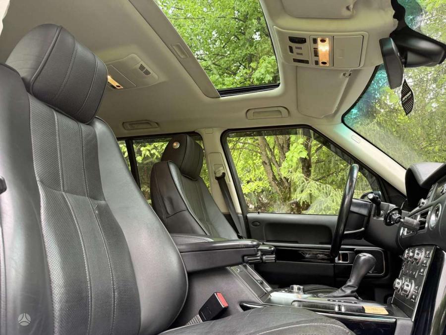 Pelēks Land Rover Range Rover 2010 Jonava, ar dzinēja tilpumu 3.60 L un nobraukumu 320 tūkst. km par 8650 €, foto 9 vietnē AUTOMOTO.COM.LV