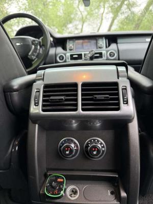 Pelēks Land Rover Range Rover 2010 Jonava, ar dzinēja tilpumu 3.60 L un nobraukumu 320 tūkst. km par 8650 €, foto 10 vietnē AUTOMOTO.COM.LV
