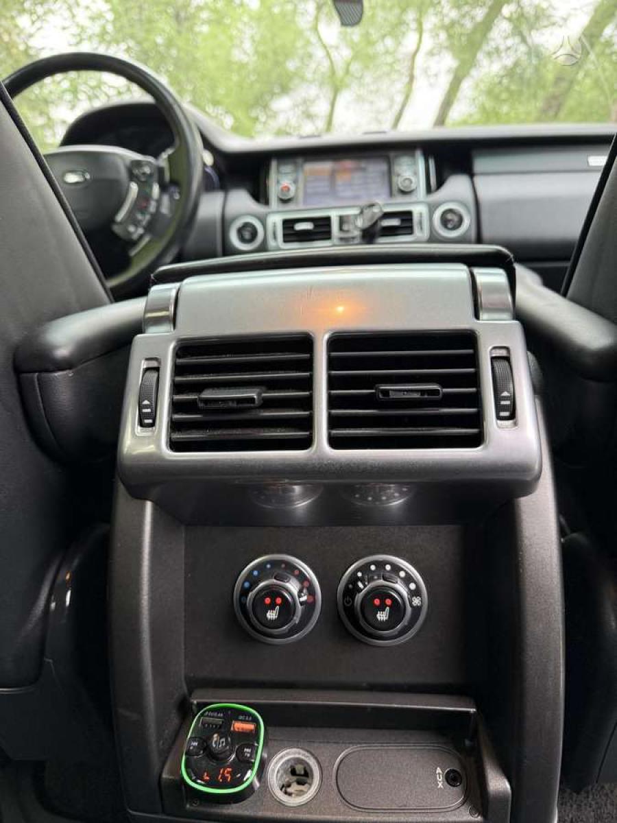 Pelēks Land Rover Range Rover 2010 Jonava, ar dzinēja tilpumu 3.60 L un nobraukumu 320 tūkst. km par 8650 €, foto 10 vietnē AUTOMOTO.COM.LV