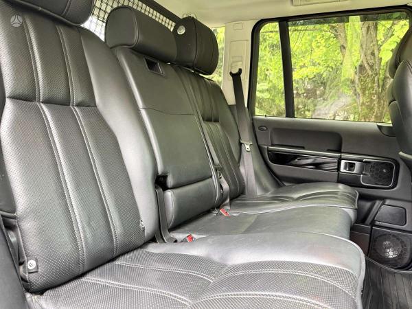 Pelēks Land Rover Range Rover 2010 Jonava, ar dzinēja tilpumu 3.60 L un nobraukumu 320 tūkst. km par 8650 €, foto 10 vietnē AUTOMOTO.COM.LV