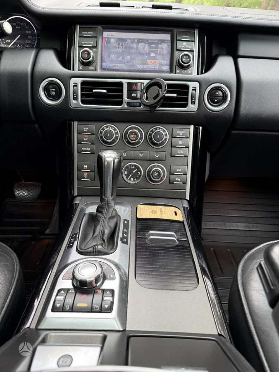 Pelēks Land Rover Range Rover 2010 Jonava, ar dzinēja tilpumu 3.60 L un nobraukumu 320 tūkst. km par 8650 €, foto 13 vietnē AUTOMOTO.COM.LV