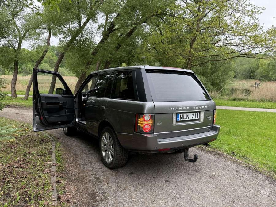Pelēks Land Rover Range Rover 2010 Jonava, ar dzinēja tilpumu 3.60 L un nobraukumu 320 tūkst. km par 8650 €, foto 18 vietnē AUTOMOTO.COM.LV