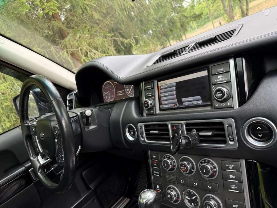 Pelēks Land Rover Range Rover 2010 Jonava, ar dzinēja tilpumu 3.60 L un nobraukumu 320 tūkst. km par 8650 €, foto 21 vietnē AUTOMOTO.COM.LV