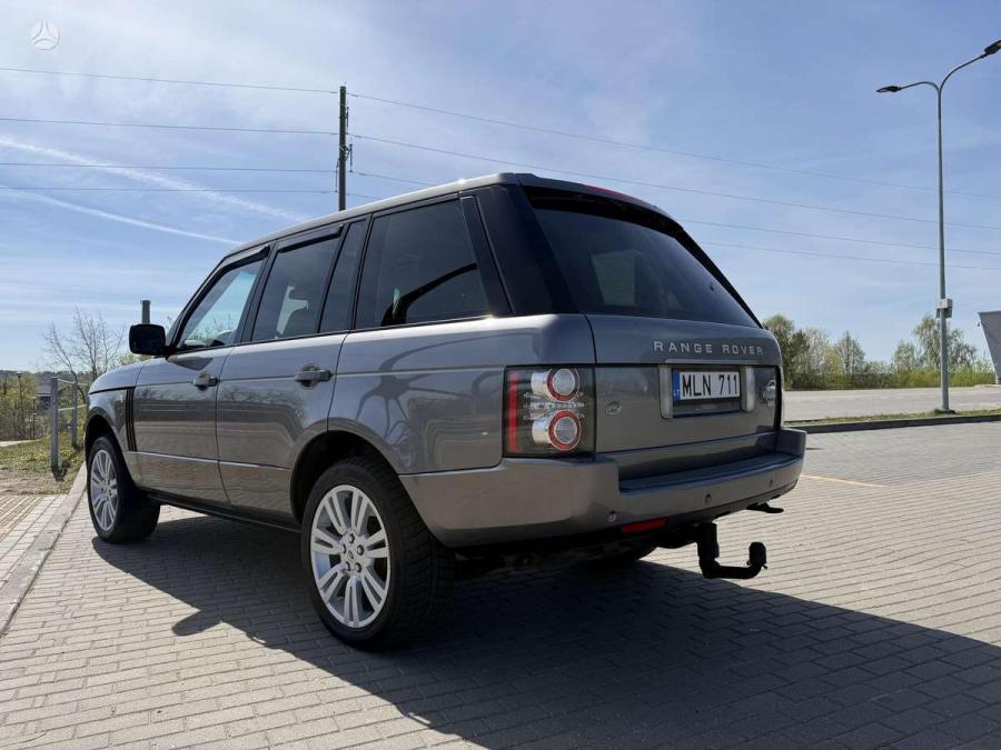 Pelēks Land Rover Range Rover 2010 Jonava, ar dzinēja tilpumu 3.60 L un nobraukumu 320 tūkst. km par 8650 €, foto 26 vietnē AUTOMOTO.COM.LV