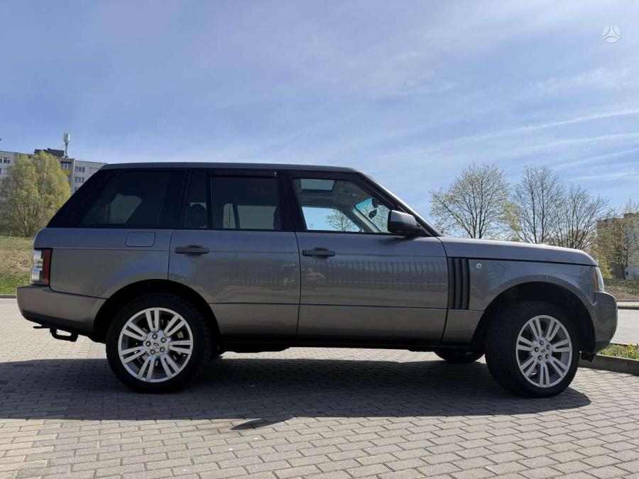Pelēks Land Rover Range Rover 2010 Jonava, ar dzinēja tilpumu 3.60 L un nobraukumu 320 tūkst. km par 8650 €, foto 32 vietnē AUTOMOTO.COM.LV